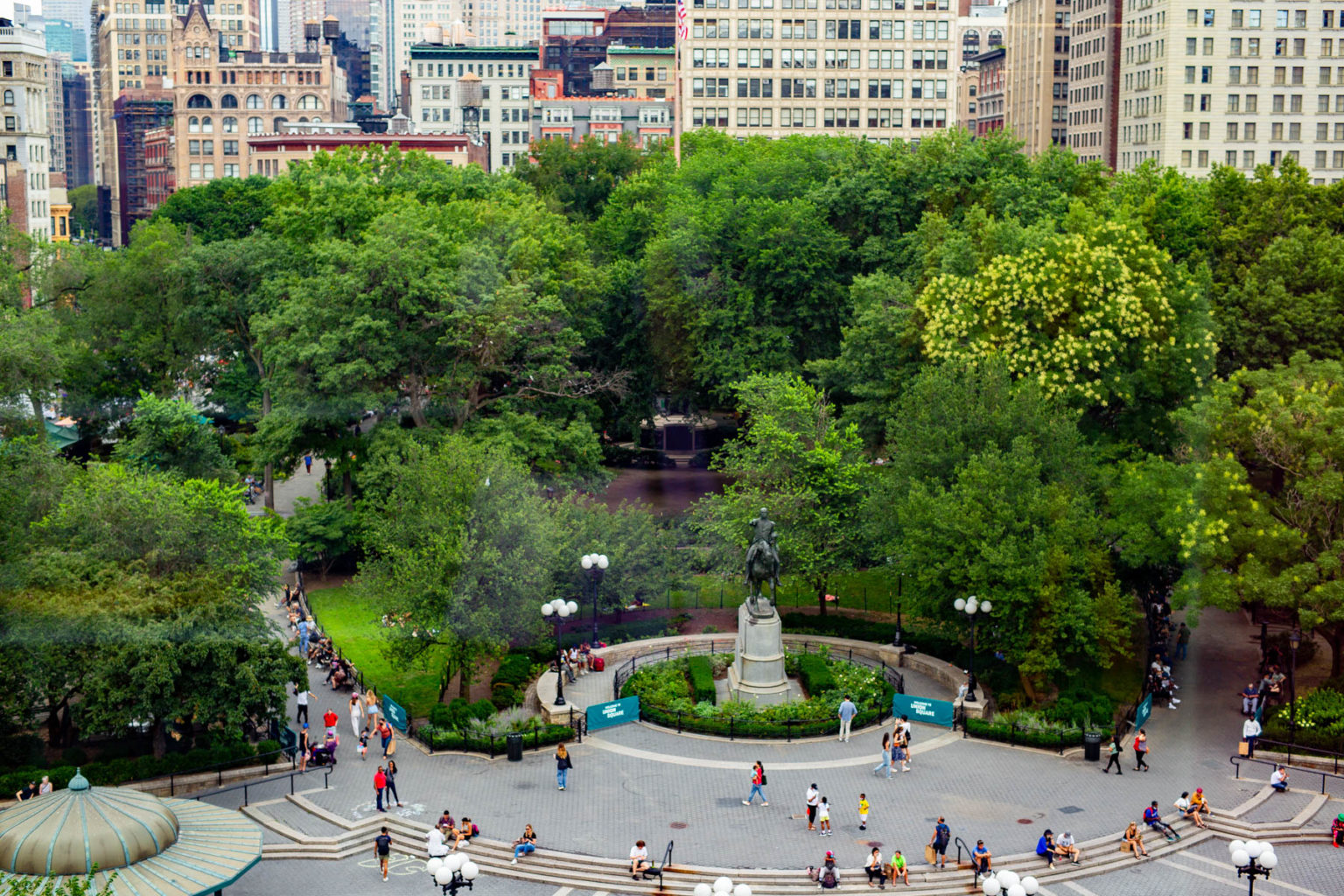 10 AMAZING Things to Do in New York City in April (2023)