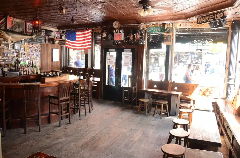 15 BUSTLING Bars in SoHo (You'll Keep Coming Back To)