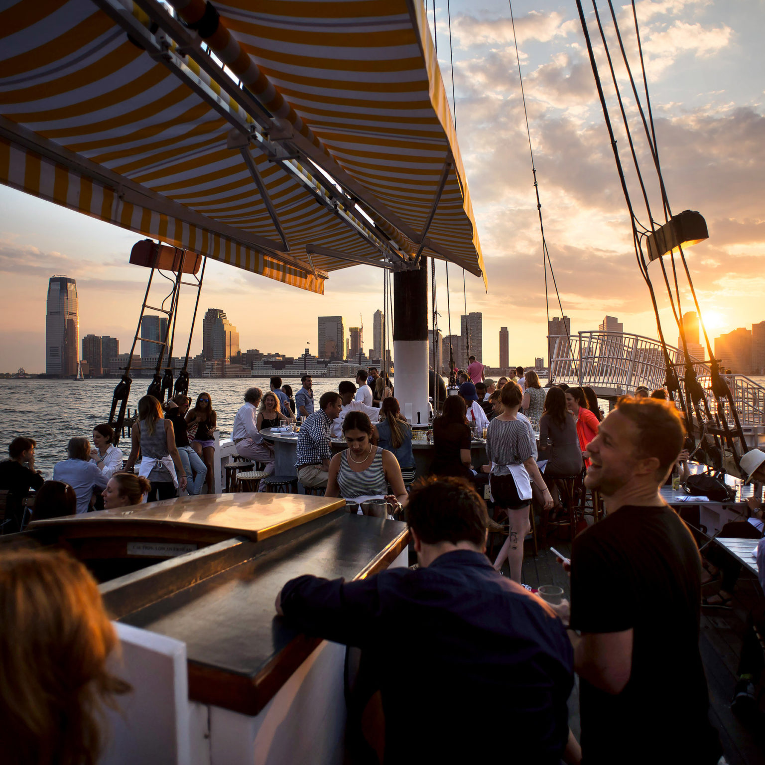 20 Waterfront Restaurants in NYC to Enjoy This Summer (2024)