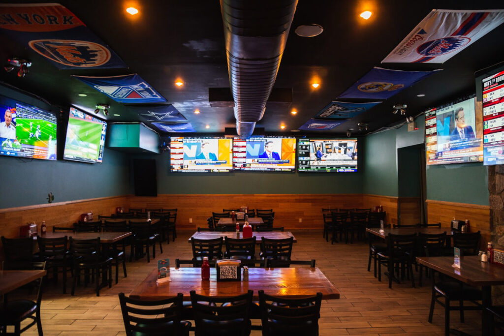 15+ SPECTACULAR Sports Bars in New York City (For Any Fan!)