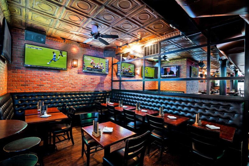 15+ SPECTACULAR Sports Bars in New York City (For Any Fan!)