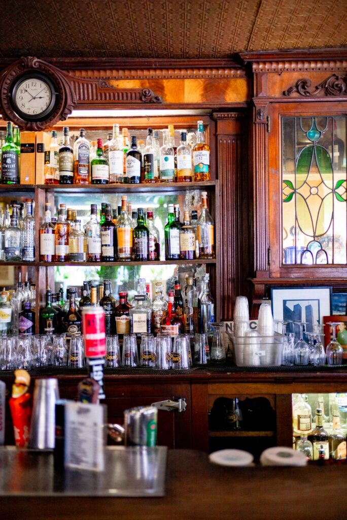 10 CHARMING Chelsea Bars (That'll Keep You Coming Back)