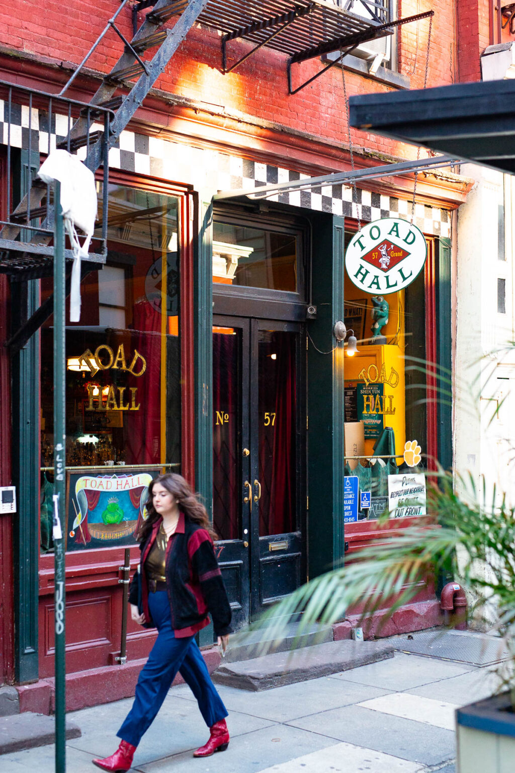 15 BUSTLING Bars in SoHo (You'll Keep Coming Back To)