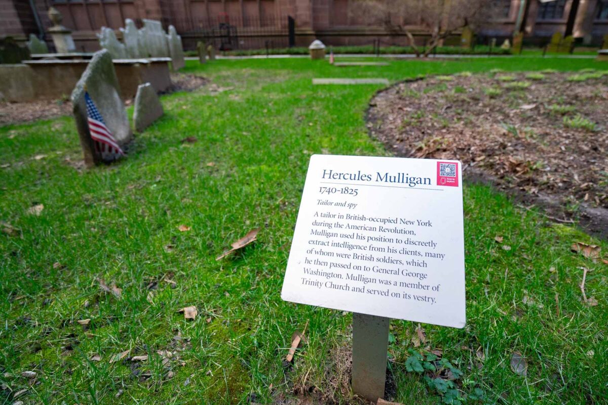 Visiting Alexander Hamilton's Grave in NYC (Things to Know)